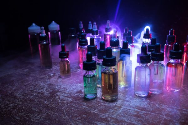 Cel mai bun lichid pentru țigări electronice (mărci de top și opțiuni fără nicotină)